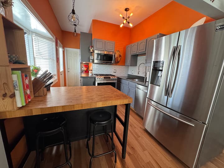 Cozy, Quiet 2br - Walk To Train & Restaurants - Quincy, MA