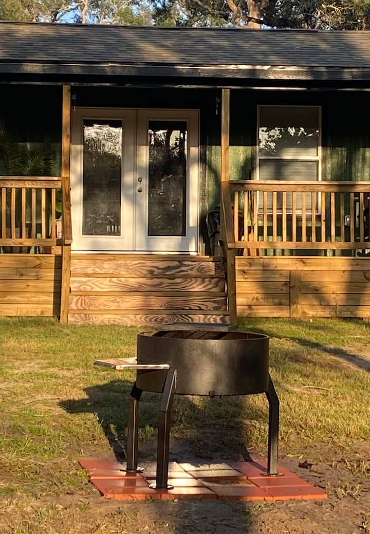 Mulberry Moonrise. Private Creek Front Cabin - USA