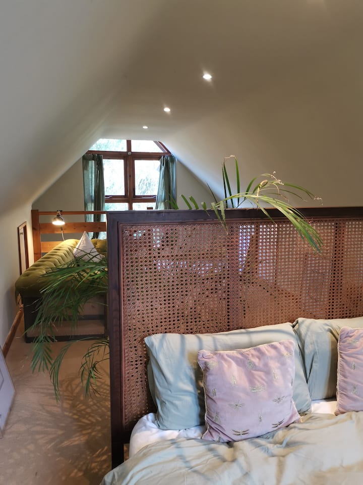 The Bolthole:no-frill Quiet Base In The New Forest - Beaulieu