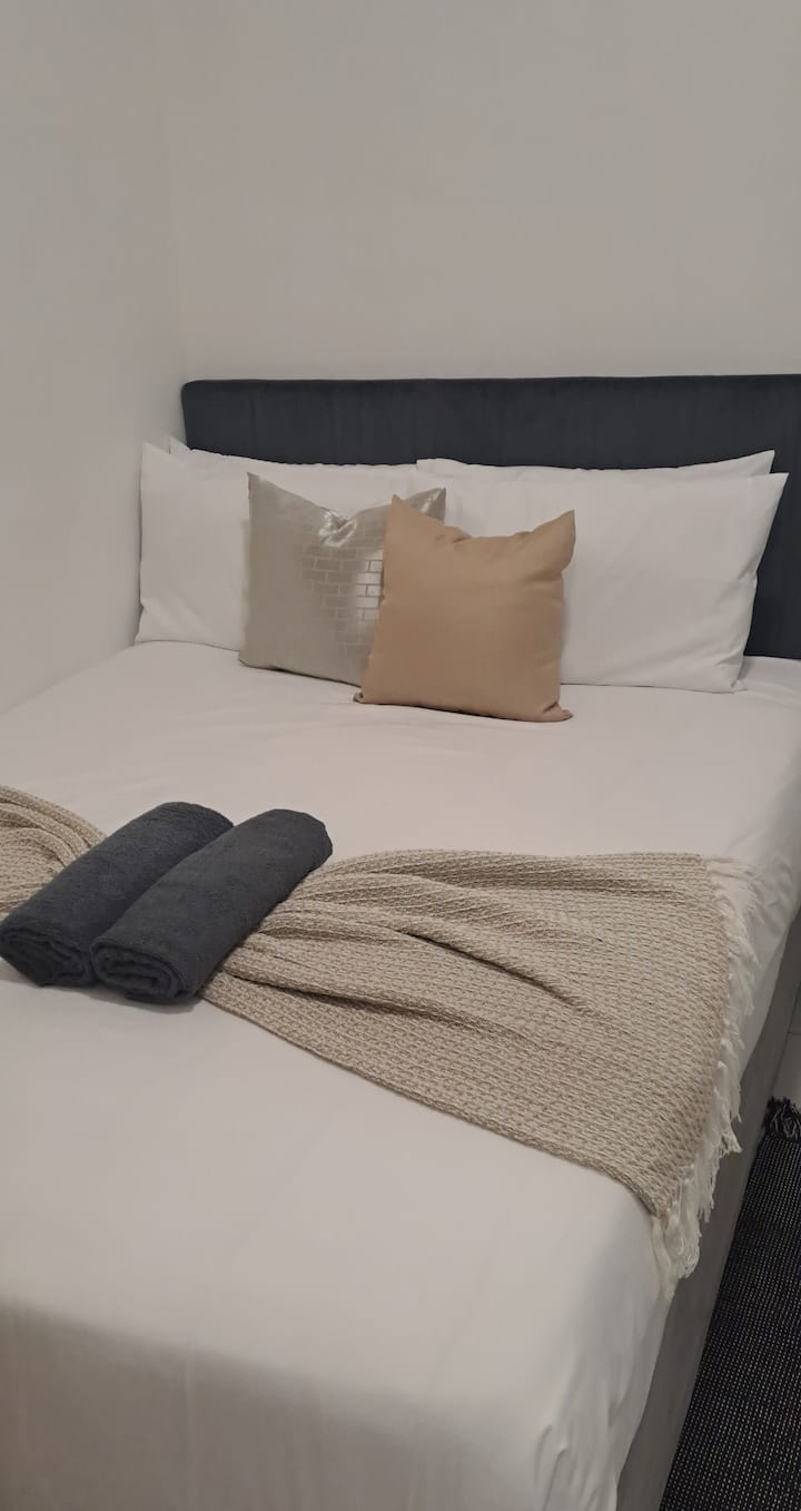 One Bed In Randburg
Near Sandton Fourways - Randburg