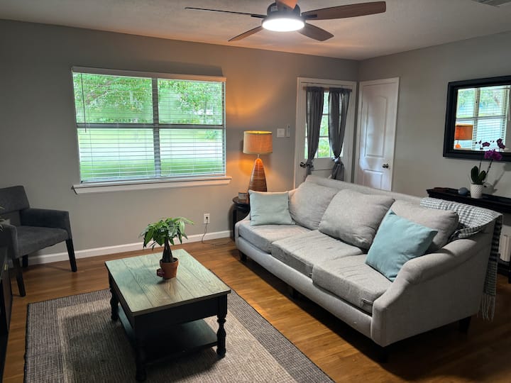 Welcome To Your Home Away From Home! - Lake Jackson, TX