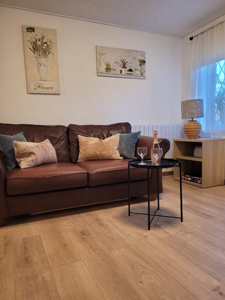 Heathrow T5 Slough House Sleeps 3-4 - Slough