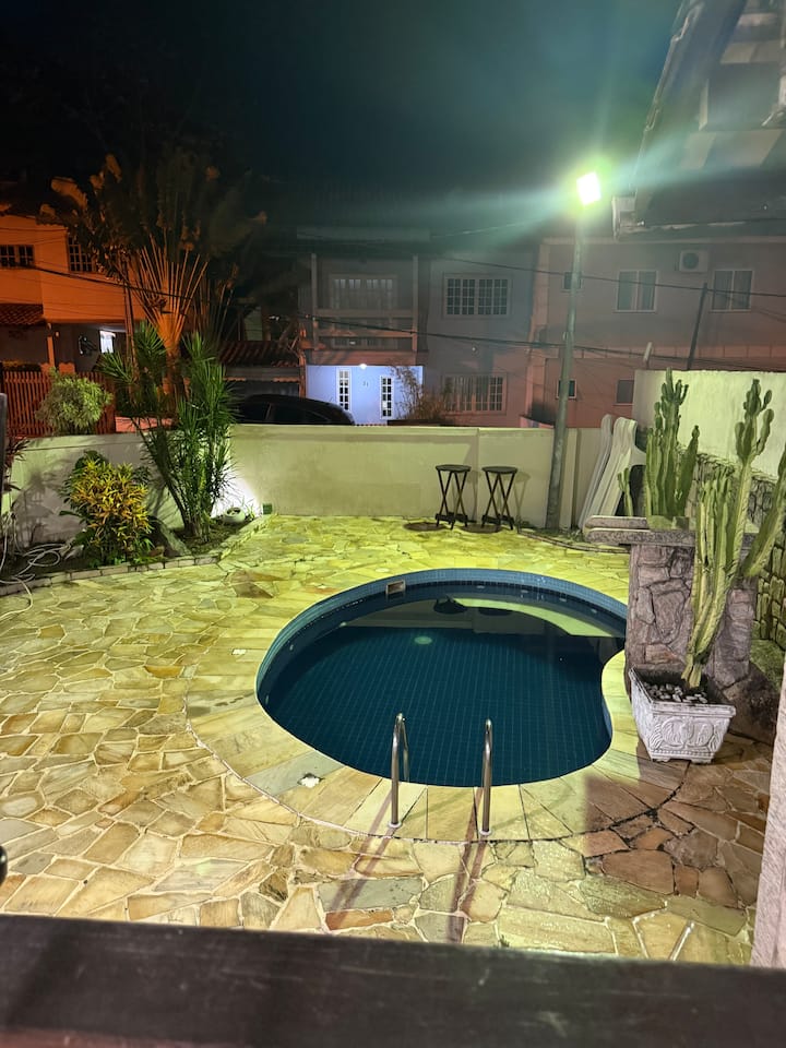 Casa Com Piscina Próximo à Praia - Niterói