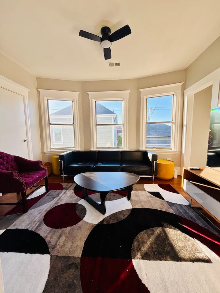 Lord & Patrick Condo At Historic District - Oakland, CA