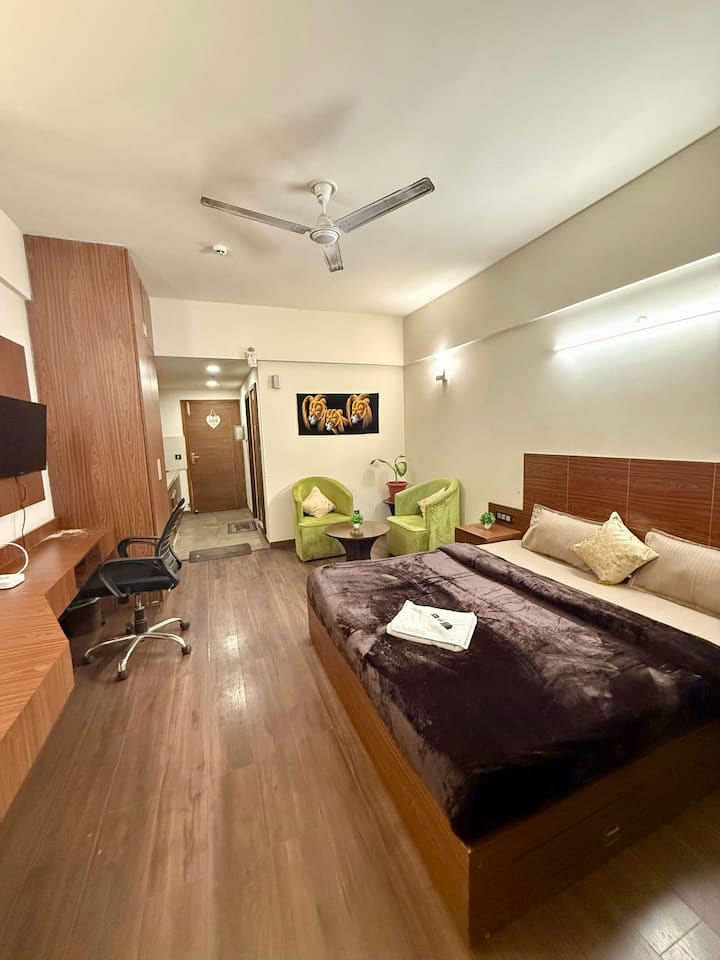 The Regaliaas 4.0 Luxury Studio Flat - Dehradun