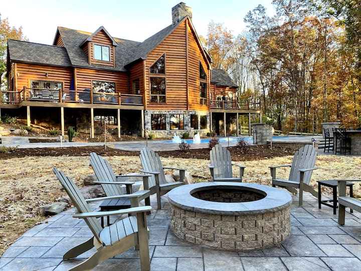 Cabin, Pool, Hot Tub, And Mountains Oh My! - Culpeper, VA