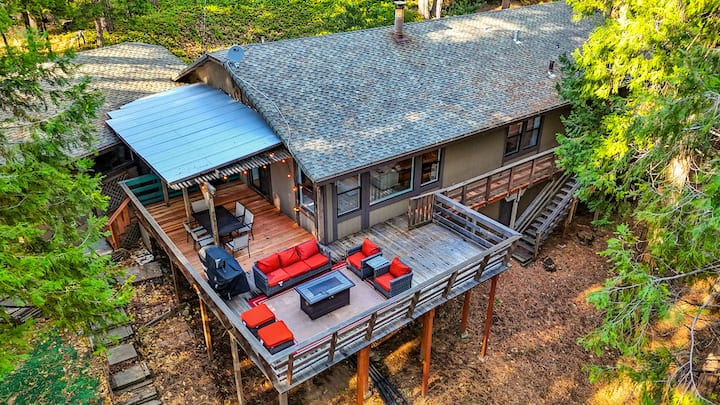 Sierra Pines Escape• Deck• Scenic Views - Pollock Pines, CA