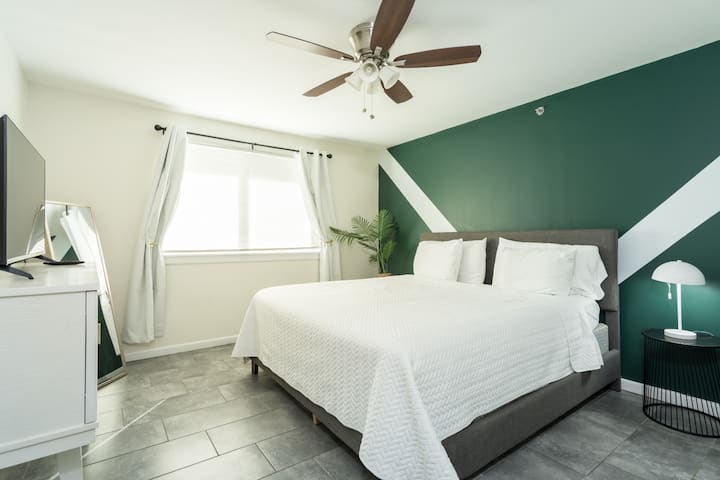 King Size Beds / Private Yard/ Fast Wi-fi /Central - McAllen, TX