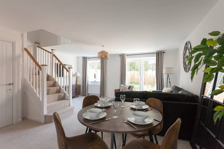 3br House • Parking • Ideal For Long Stays • Wifi - Warrington