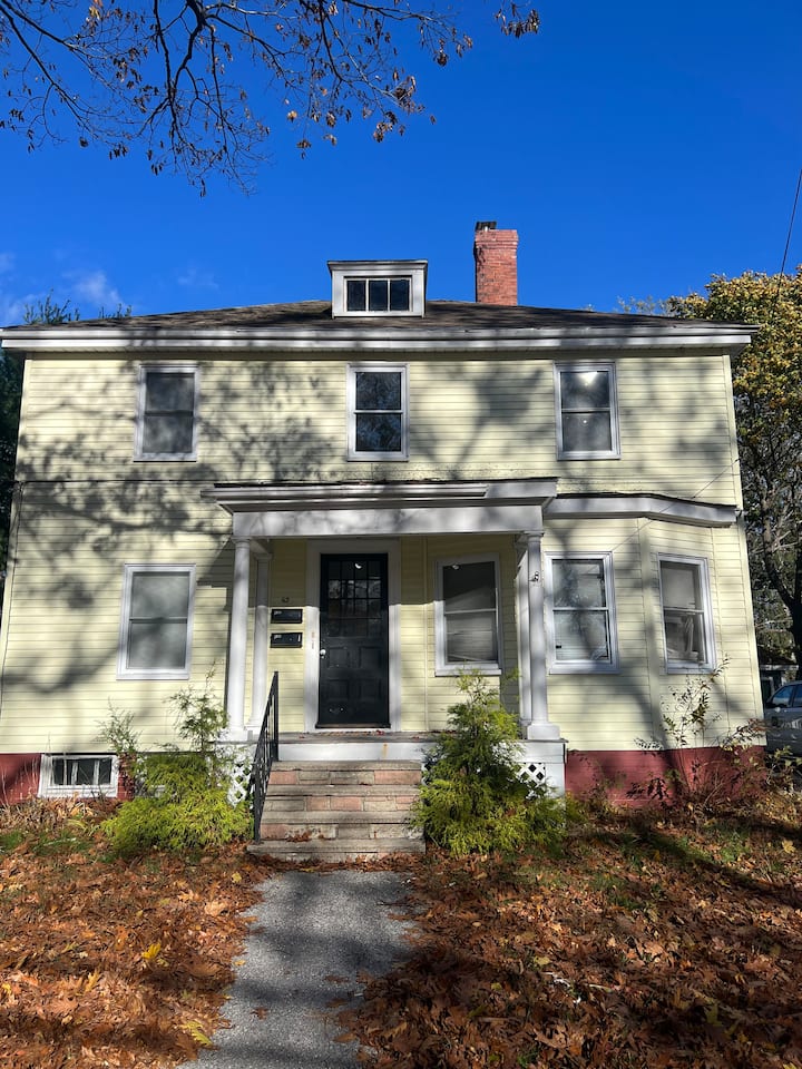 Cozy 2br Apt W/ Westbrook, Me Near Portland 15 Min - Westbrook, ME