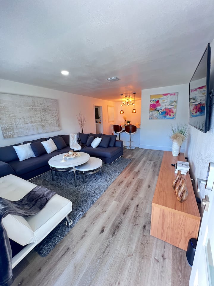 Tropical Haven By The Sea - Palm Bay, FL