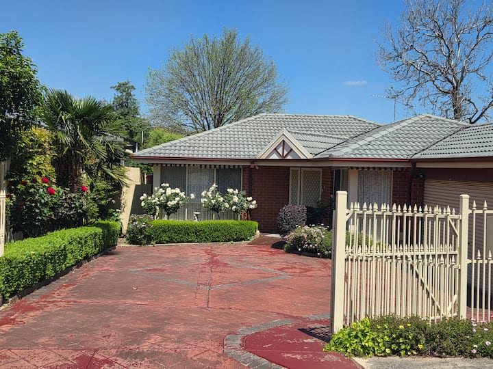 3 Bedroom Home At The Foot Of The Dandenong Ranges - Croydon