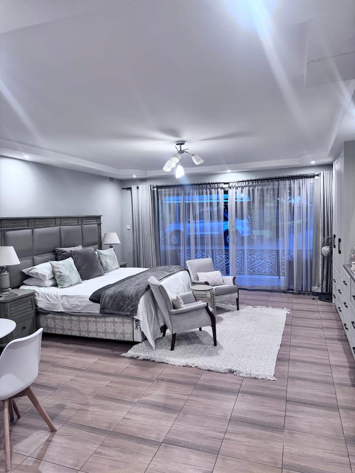 Modern Studio With Garden Views And Back Up Solar - Harare