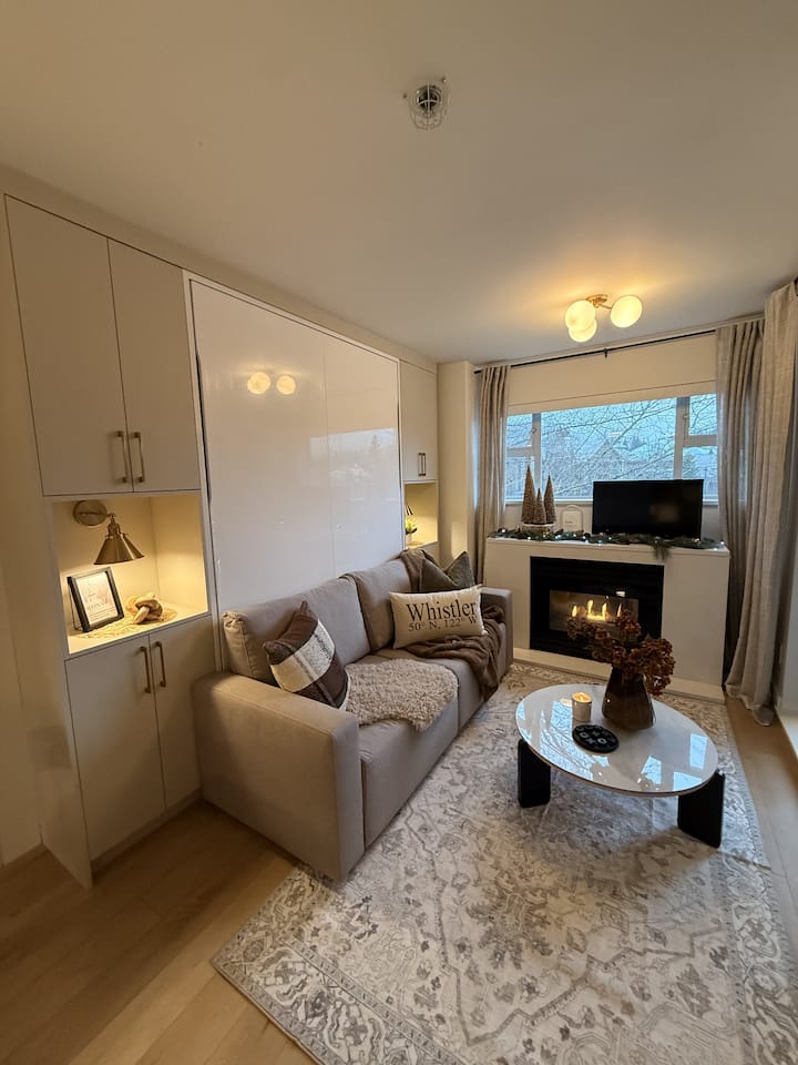 Luxe Village Studio | Fireplace + 2 Beds + Parking - Canada