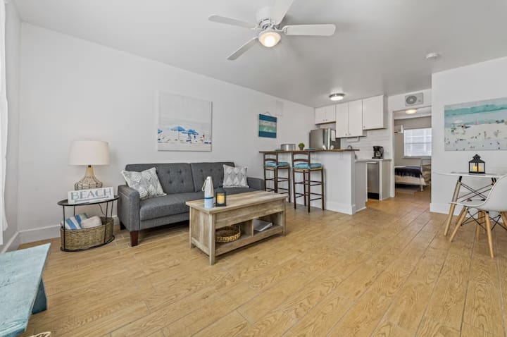 Sunny Sands Getaway – Walk To The Beach - Virginia Beach, VA