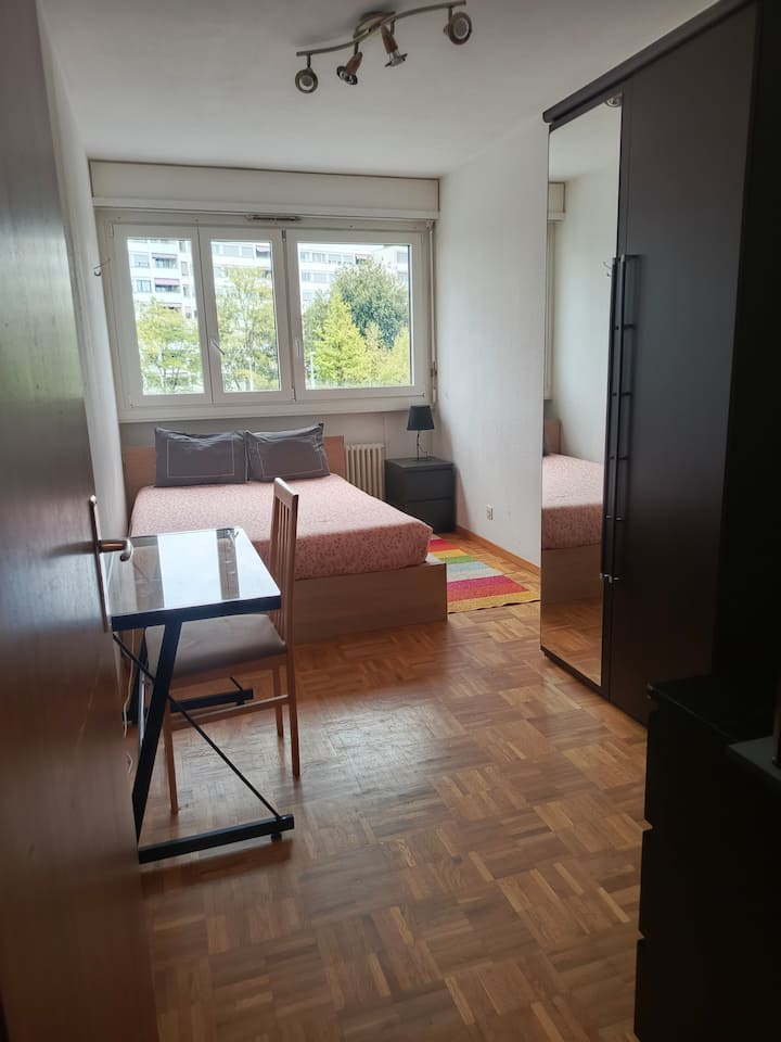 Habitación Luminosa Y Acogedora - Neydens