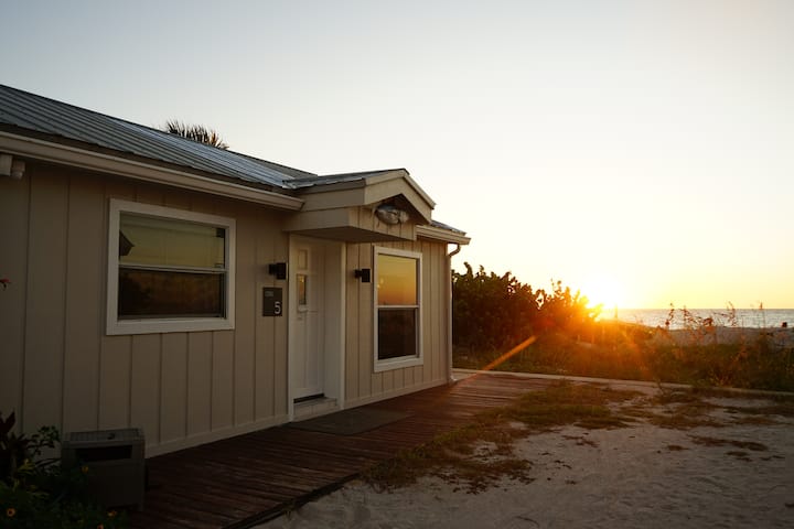 Nemo’s Beach Bungalow - Pinellas County, FL