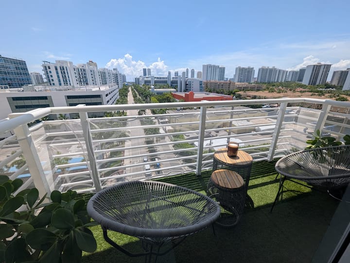 Modern Getaway In Aventura - Aventura, FL