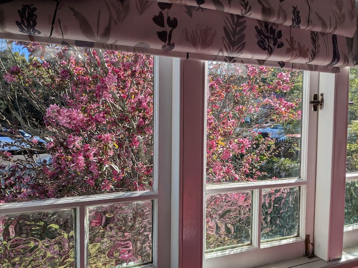 A Traditional Cottage In A Unique Location - Toowoomba