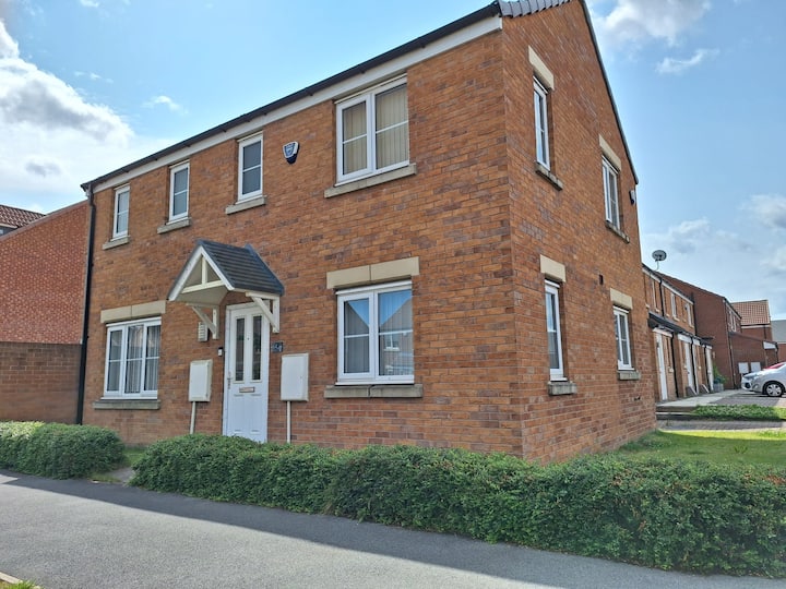 Lavish Lodge - Wakefield, UK