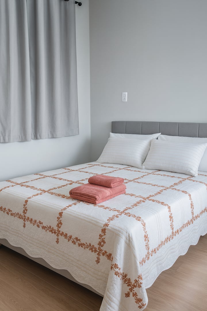 Apartamento Prox A Praia, Kit Praia+ar Cond+ Wi-fi - Santos, Brasil
