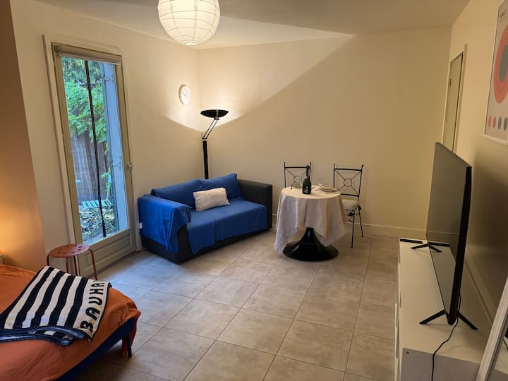 Studio Climatisé & Terrasse • 10 Min Du Centre - Manosque