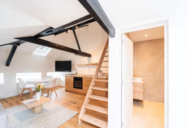 Cute 1br Appartement Met Mezzanine @ Oud Antwerpen - Amberes, Bélgica