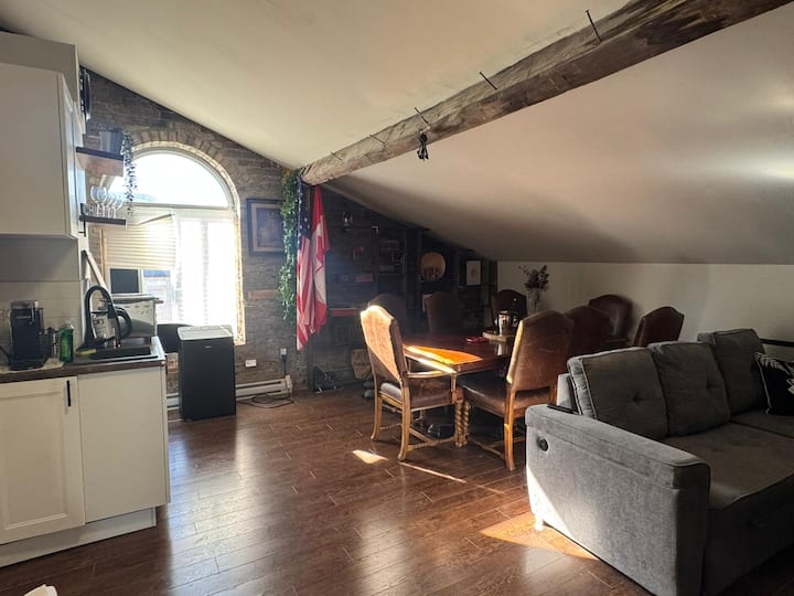 Historic Downtown Apartment 2bd Retreat - London