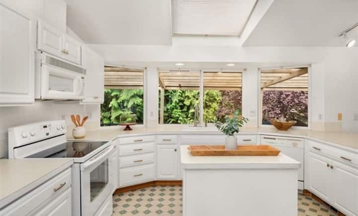 Beautifully Updated 3 Bed, 2 Bath Near Echo Lake - Monroe, WA