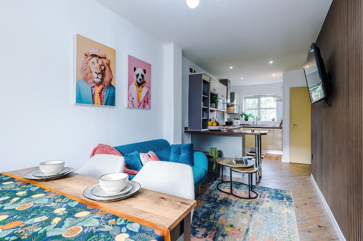 4 Bedrooms, 2.5 Bathrooms, Sleeps Up To 7. - Altrincham