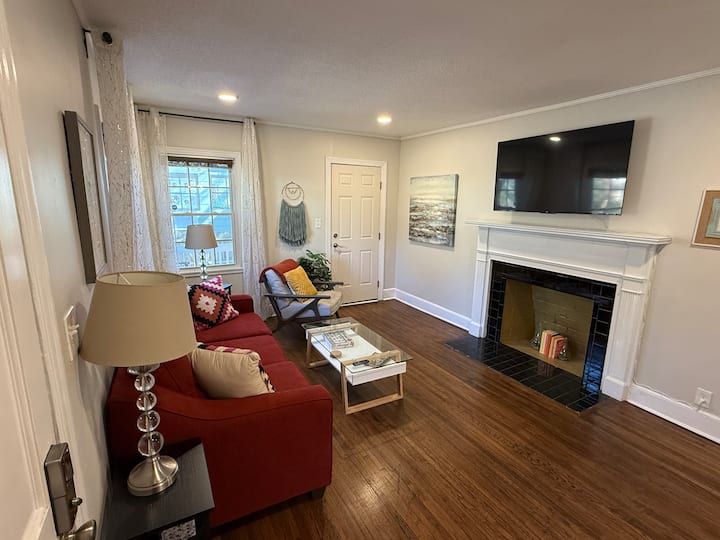 Adorable Cottage Just Minutes To Uptown & Airport - Charlotte, NC