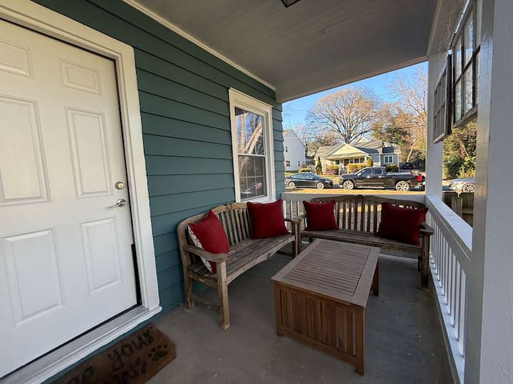 Adorable Cottage Just Minutes To Uptown & Airport - Charlotte Douglas Airport (CLT)
