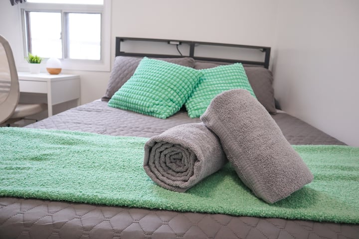 Private Bed & Bath | University, Kensington Mkt - Toronto