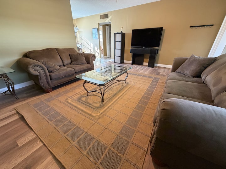 Welcome To Your Hollywood Florida Retreat. - Dania Beach, FL