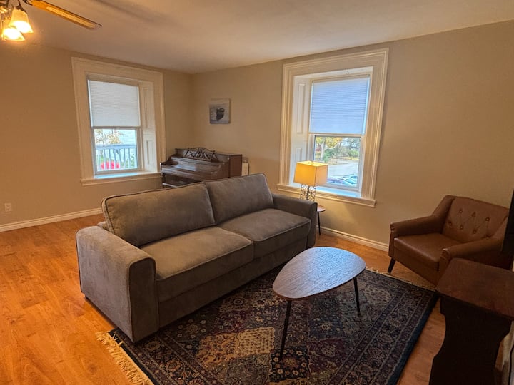 Cozy 1 Bedroom In Quaint Village Of Rockton - St. George, Canada