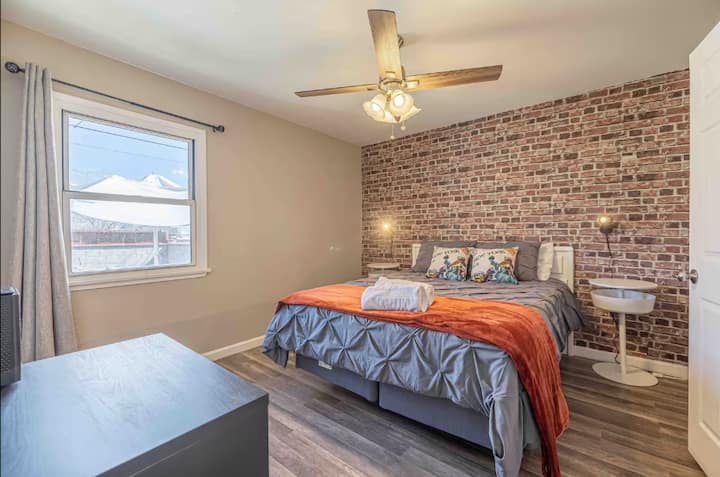 Nyc-themed One-bedroom Getaway Near Shopping - Palmdale, CA