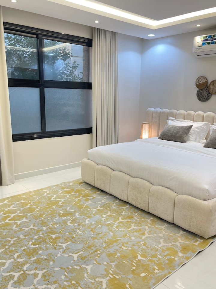 Central Location/3 Min To Metro & Mall/tv 75/1br - Riyad