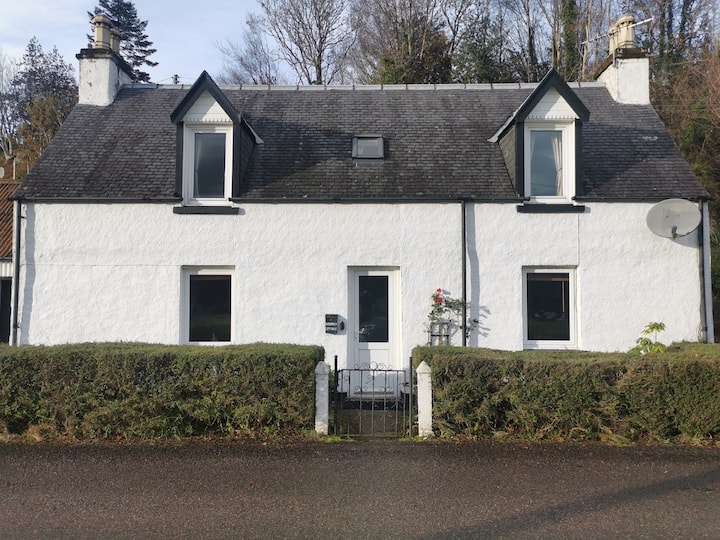 Romantic Highland Cottage
With Beautiful Views. - Lochcarron