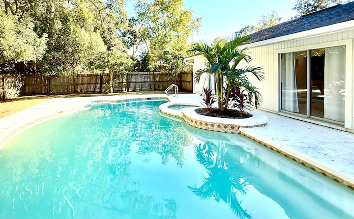 Unique Gem! Pool 85”tv Living 75” Master - Orange Park