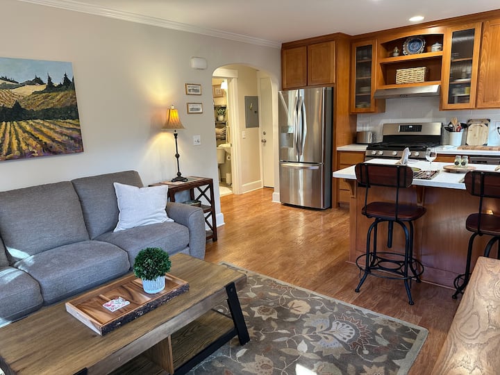 Bush Street Carriage House- Beautiful And Cozy - Ashland, OR