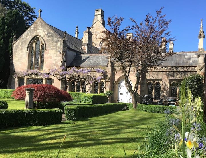 Medieval Abbey Cloisters • Orangery • Sleeps 8 • - Cheddar