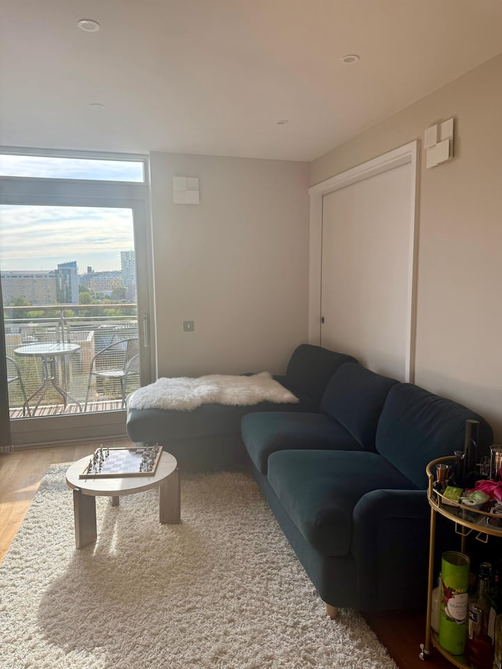 Bright 3-bedroom Flat| Spacious Stay By O2 Arena. - Woolwich