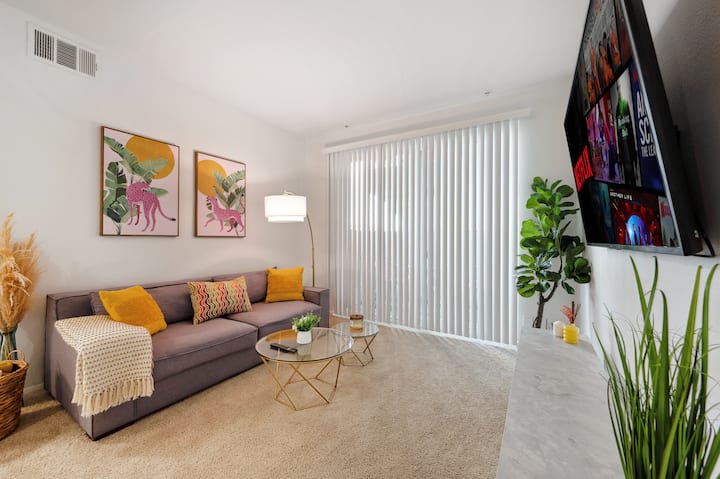 Great 2bd Apt In Mdr! Free Parking And Pool! - Venice Beach, CA