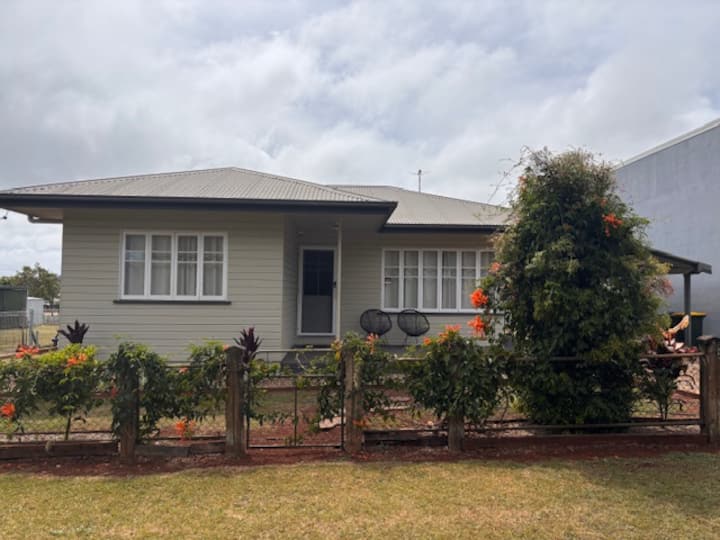 Central Cottage - Atherton