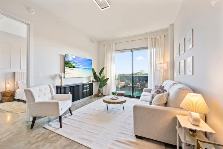 {Sleek Sky Penthouse} ~ Hard Rock Casino ~ Pool - Dania Beach, FL