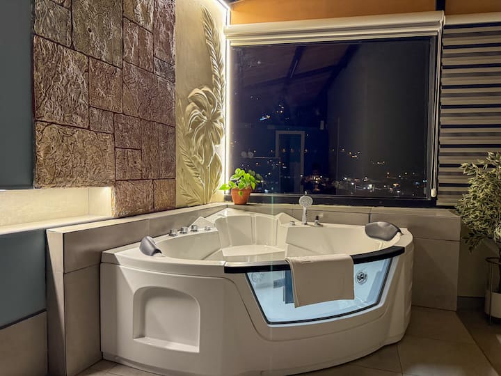 Illari Loft Suit - Banos