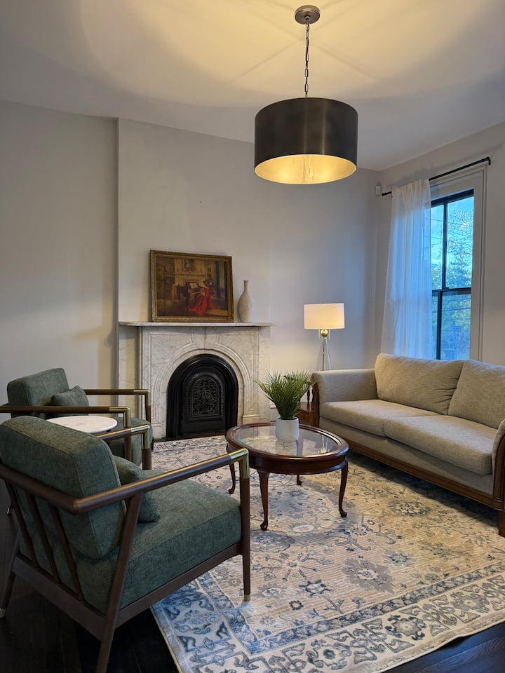 Master Bedroom Suite In East Rock - New Haven, CT