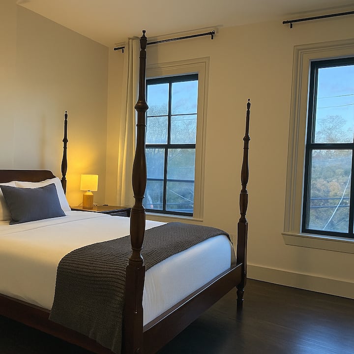 Master Bedroom Suite In East Rock - Connecticut