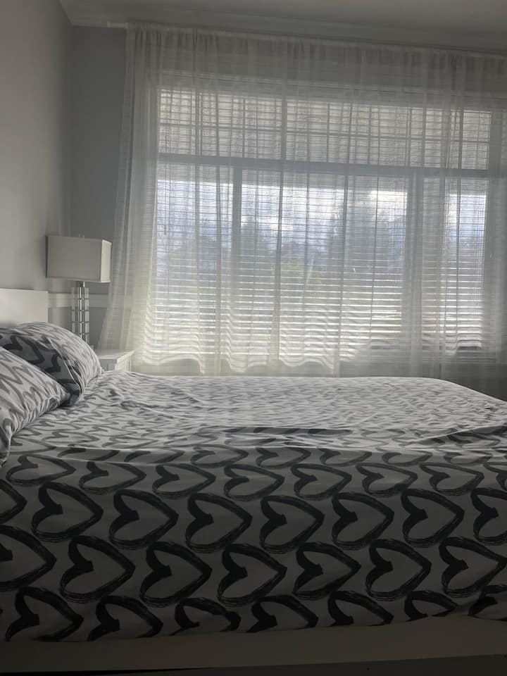 Main Floor Queen - Langley