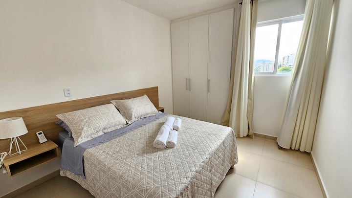 Fuja Dos Studios! Quarto E Sala Amplo C/ Ar E Vaga - Juiz de Fora